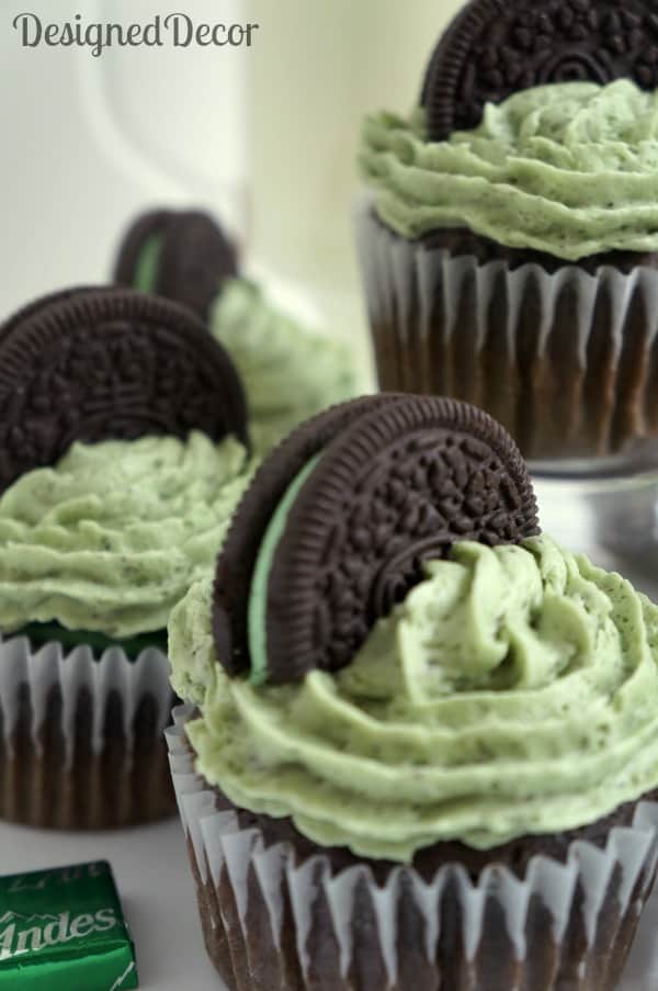 Tantalizing Tuesday – Oreo Surprise Cupcakes!
