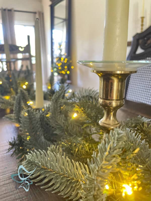 How to Easily Decorate with Christmas Garland