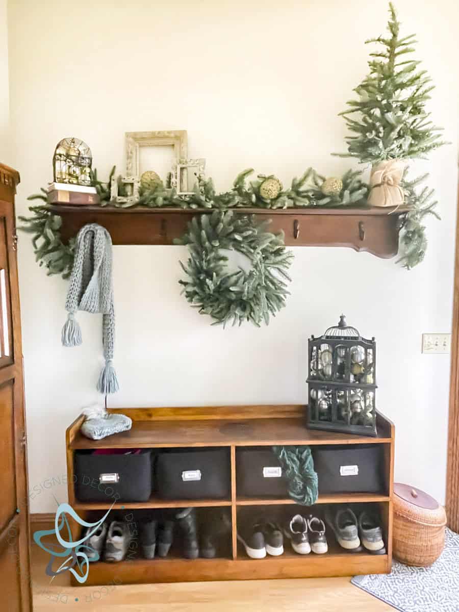 How to Easily Decorate with Christmas Garland